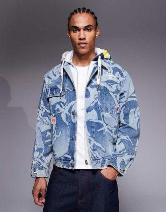 Aape By A Bathing Ape AAPE by A BATHING APE - Trucker-Jeansjacke in Blau mit Military-Muster und Kapuzeneinsatz-Bunt
