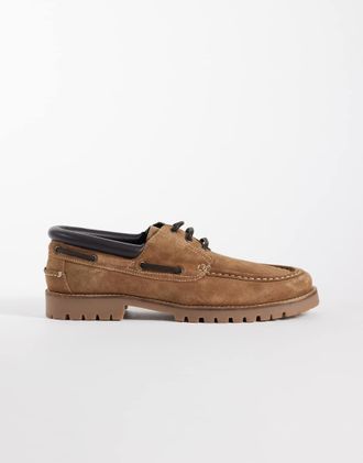 Asos Geschn&uuml;rte Bootsschuhe aus Wildleder in Hellbraun mit Profilsohle