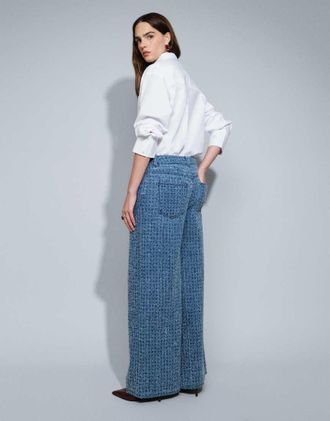 Asos strukturierte Boucl&eacute;-Jeans mit weitem Bein in Mittelblau
