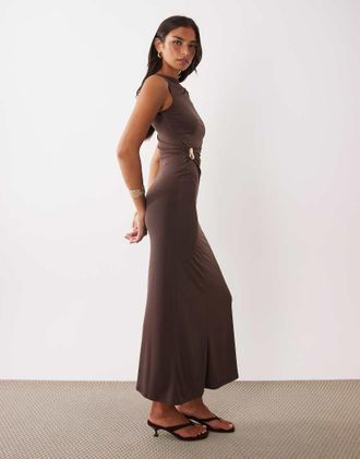 Asos Robe mi-longue effet torsad&eacute; avec d&eacute;tail m&eacute;tallique - Chocolat-Marron