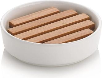 KELA Seifenschale mit Ablauf Keramik 11,5 cm NATURA, herausnehmbares Seifenablagegitter aus Bambus, Seifenablage weiß