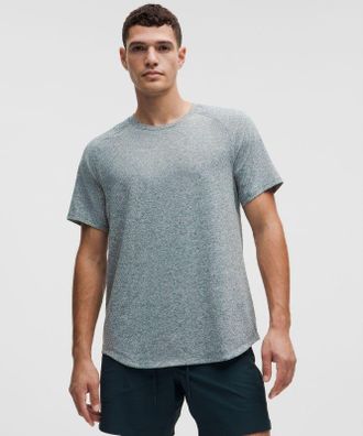 lululemon License to Train Kurzarmshirt f&uuml;r M&auml;nner - Gr&ouml;&szlig;e XL in Heathered Indochine Blue
