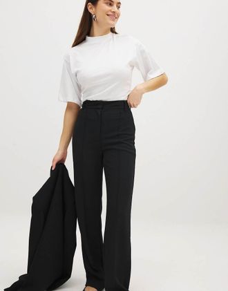 NA-KD Weite Hose in Schwarz mit hohem Bund