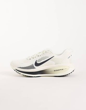 Nike Vomero 18 baskets en blanc cass&eacute; et noir