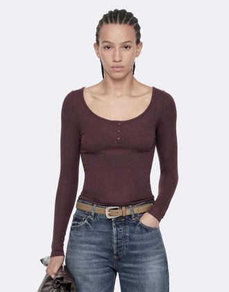 AllSaints Jules henley manches longues en rouge aubergine