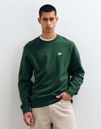 Nike Club Sweatshirt in Gr&uuml;n