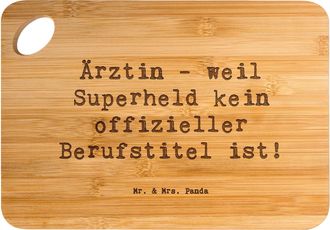 Mr. & Mrs. Panda Schneidebrett Spruch &Auml;rztin Superheld - Geschenk, Brett, Hingabe, Mitgef&uuml;hl, vesperbrett, Lebensretter, Holzbrett, Heilung, Medizin, Anerkennung, krea