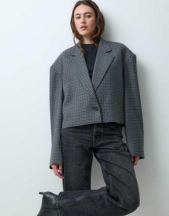 & Other Stories blazer court en m&eacute;lange de laine &agrave; motif pied-de-poule gris