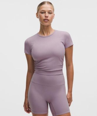 lululemon All It Takes Geripptes T-Shirt aus Nulu f&uuml;r Frauen - Gr&ouml;&szlig;e 10 in Lotus Lavender