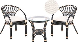 Beliani Balkonset Schwarz Rattan 3-teilig 2 Sessel mit Couchtisch Auflagen Cremewei&szlig; Boho Outdoor Indoor Garten Terrasse Balkon Wohnzimmer Schlafzimmer
