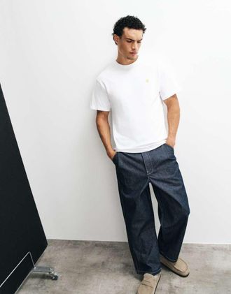 Asos Schmal zulaufende Relaxed-Fit-Jeans aus Raw Denim mit Bundfalten und Schnalle-Navy