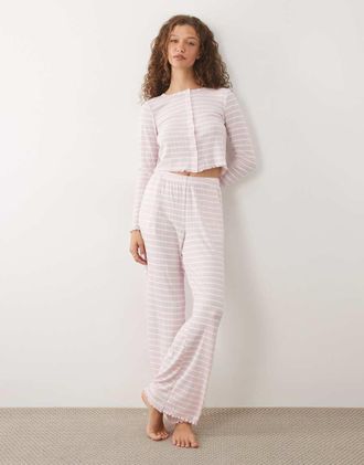 Boux Avenue Ensemble de pyjama boutonn&eacute; en maille pointelle ray&eacute;e - Rose