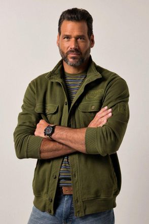 JP1880 Fleecejacke Sweatjacke Stehkragen Badges Vintage Look