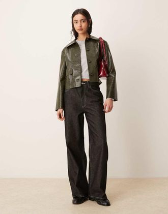 Mango Veste courte en similicuir effet croco - Kaki-Vert