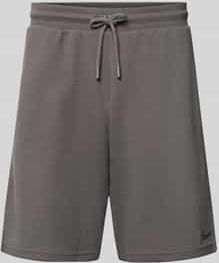 Review Shorts mit Strukturmuster