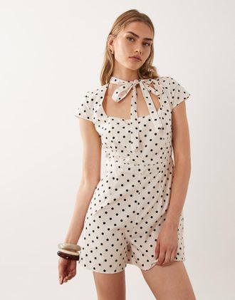 Miss Selfridge Combishort &agrave; pois avec encolure nou&eacute;e-multicolore