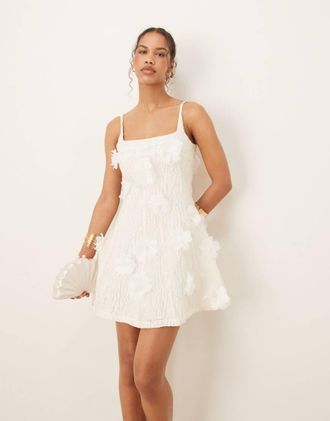 Sister Jane Dream Sister Jane x ASOS - Robe courte en jacquard fleuri - Ivoire-Blanc