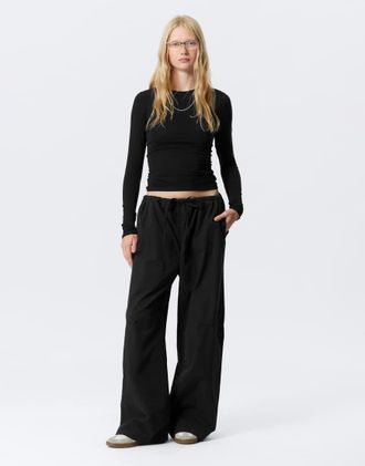 Weekday Pantalon ample en tissu ripstop avec taille élastique - Noir