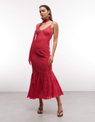 Asos Robe caraco en biais &agrave; d&eacute;collet&eacute; plongeant avec ourlet &agrave; godets et d&eacute;tail foulard - Magenta-multicolore