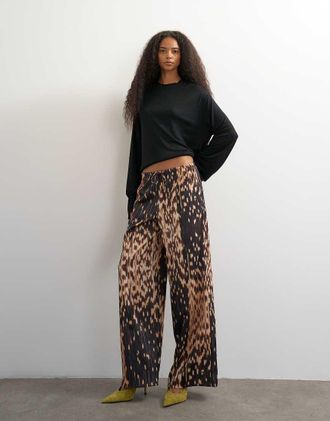 Topshop Hose mit Satinoptik, geradem Bein und Stachelschwein-Print-Braun