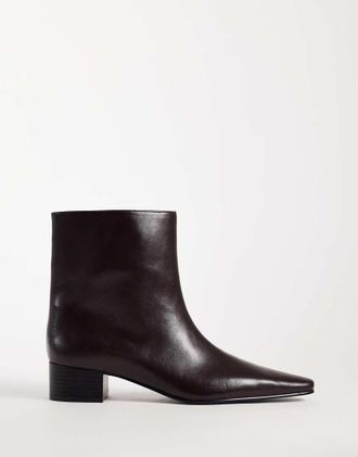 Mango Chelsea-Boots aus Kunstleder mit Absatz und spitzer Form in Schokobraun