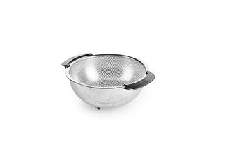 Bra 26 cm gro&szlig;es Abtropfsieb, aus Edelstahl 18/10, pr&auml;zise Mikroperforationen f&uuml;r einen schnellen Abfluss, erh&ouml;hter Boden, glatte Oberfl&auml;che, sp&uuml;lmaschine