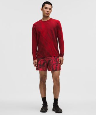 lululemon Lunar New Year Pace Breaker Shorts ohne Liner f&uuml;r M&auml;nner - 13 cm - Gr&ouml;&szlig;e XL in Lunar Plumes Red Multi