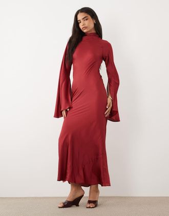 Asos Robe longue en satin &agrave; manches fendues et d&eacute;tail foulard - Prune-Violet