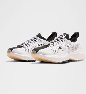 lululemon Chargefeel 3 Fitnessschuh f&uuml;r Frauen - Gr&ouml;&szlig;e 11 in White/Black