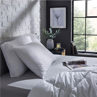 The Fine Bedding Company Das ist Sleep - das perfekte Kissen-Paar - mittlere Unterstützung - für Rücken- und Seitenschläfer - Anti-Milben-Technologie - Baumwollbezug - hypoall