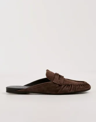 Vagabond Vagabond Shoemaker - Aleya - Geraffte Loafer-Pantoletten aus Wildleder in Kaffeebraun