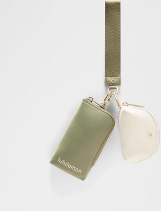 lululemon Doppelbeutel Wallet in Bay Leaf/Light Ivory