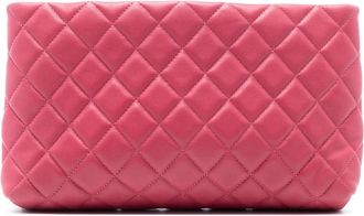 Chanel Clutches - Quilted Lambskin Kiss Lock Clutch - Gr. unisize - in Gold - f&uuml;r Damen