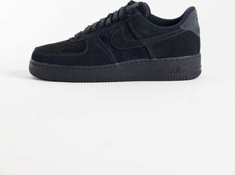 Nike Air Force 1 07 LV8 Sneaker in Schwarz