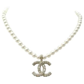 Chanel Halskette - NEUE CHANEL CC LOGO-HALSKETTE 2024 AUS PERLEN UND - Gr. unisize - in Gold - f&uuml;r Damen