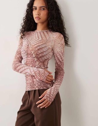 AFRM Kaylee Mesh-Oberteil mit Rundhalsausschnitt und langen &Auml;rmeln in braunem Kroko-Print