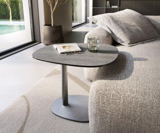DELIFE Beistelltisch Edge Boot 60x60 cm Keramik Beton Grau Eleny Edelstahl geb&uuml;rstet, Beistelltische