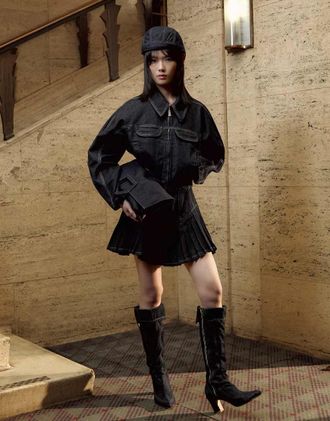 Topshop Tolu Coker x Topshop - Mini-jupe pliss&eacute;e en jean et d&eacute;tail circulaire - Bleu profond