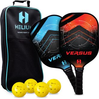 hELium Versus Pickleball Paddel 2er-Set - USAPA-Zertifiziert - Graphit-Fiberglas-Oberfläche, Leichter Wabenkern - 2 Schläger, 4 Bälle, 1 Sporttasche