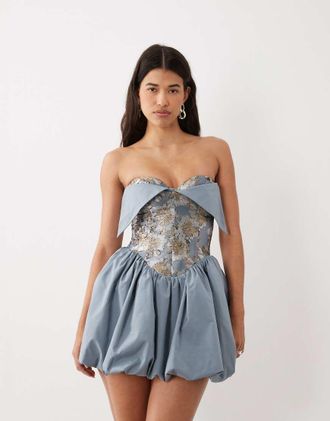 Asos robe courte bandeau en jacquard &agrave; motif floral bleu avec jupe boule