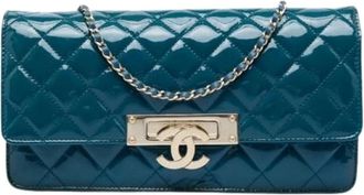 Chanel Sac bandouli&egrave;re matelass&eacute; en cuir verni vintage doccasion - Femme - Pre-owned - Bleu - Taille: ONE Size