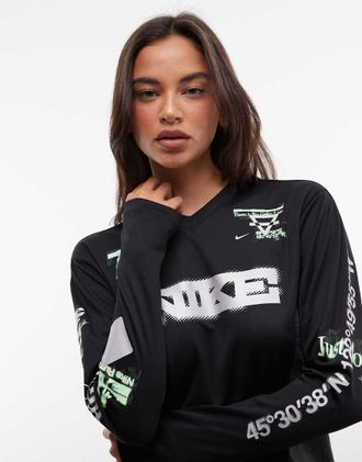Nike top &agrave; manches longues Swift avec imprim&eacute; graphique noir