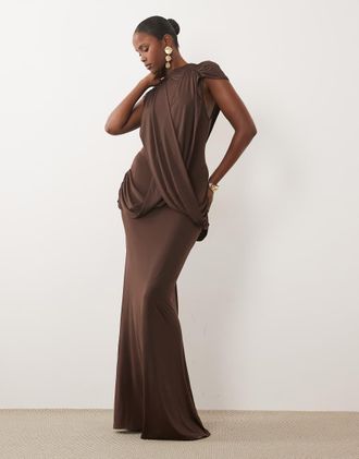 Asos robe longue &agrave; col montant avec corsage drap&eacute; en marron chocolat