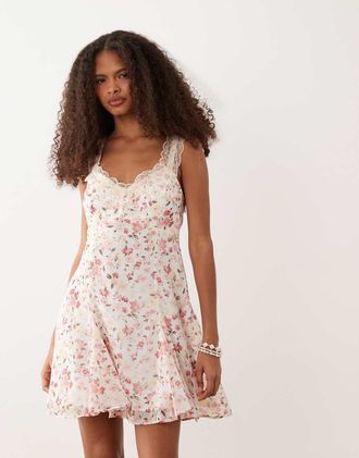 Abercrombie & Fitch Robe courte bord&eacute;e de dentelle &agrave; imprim&eacute; fleurs - Cr&egrave;me-Blanc