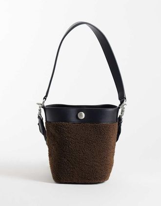 Lacoste sac seau en molleton avec d&eacute;tail tennis et bord contrastant marron