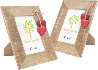 Nicola Spring Freistehende Fotorahmen passend für Fotogröße 10 x 15 cm (4 x 6 Zoll) - 2er-Pack - Bilderrahmen mit rustikalen roten Herzfensterläden aus Naturholz, f