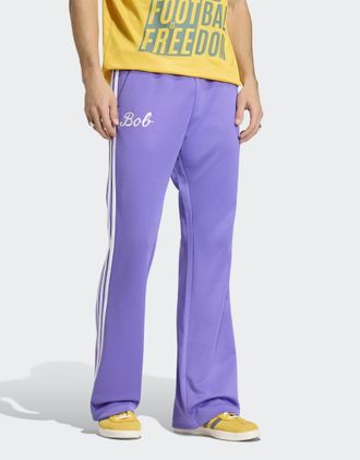 adidas adidas Performance - Originals - Trainingshose in Purple Rush mit Bob Marley-Grafik-Lila