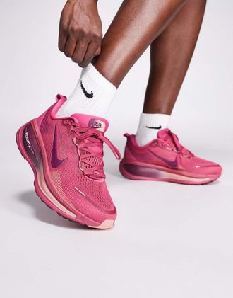 Nike Vomero 18 - Sneaker in Burgunderrot-Rosa
