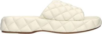 Bottega Veneta Femme, Chaussures, Blanc, Taille: 38 EU Mules en cuir matelass&eacute;