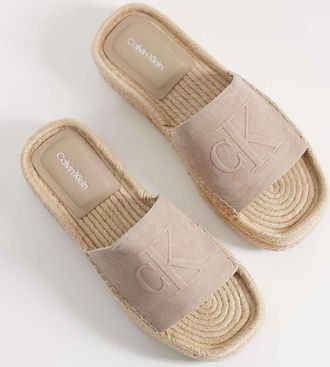Calvin Klein Espadrilles-Sandalen aus Nubukleder in Beige mit flacher Plateausohle-Neutral